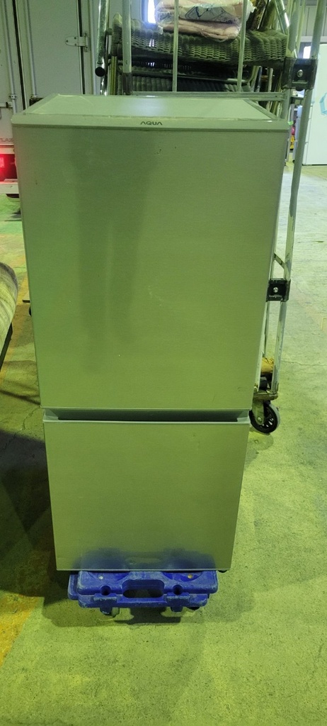 冷蔵庫 2ドア AQR-13M 2022 前面ヘコミ ① | バッタヤ